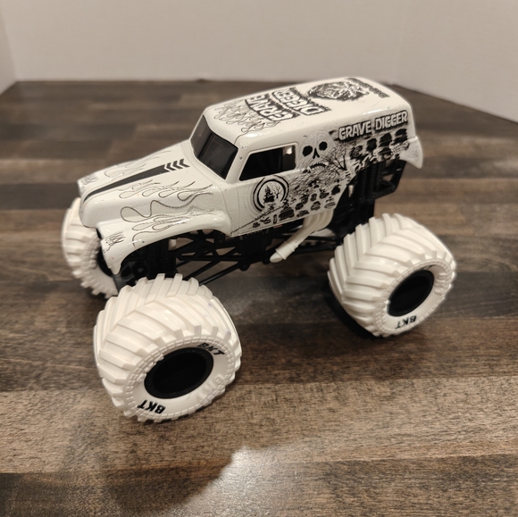 Monster Jam | Toys | Monster Jam White Grave Digger 24 Truck | Poshmark